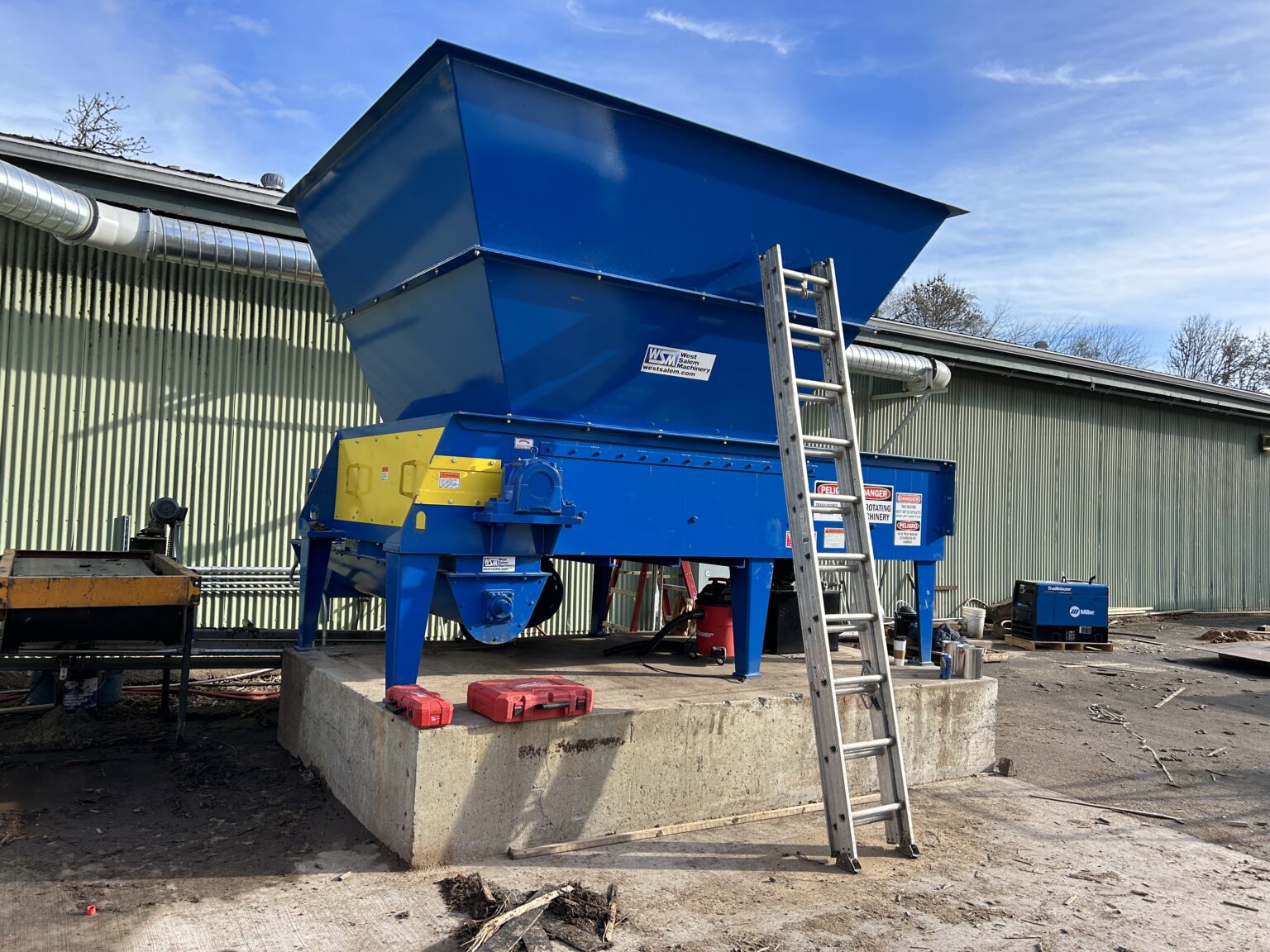 Hopper Fed Grinders | Construction, Lumber and Wood Hogs